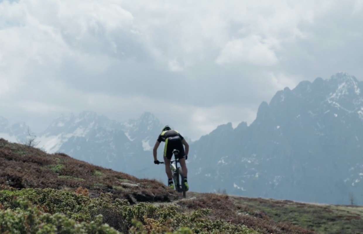 Así entrena y vive Alban Lakata, el hombre maratón